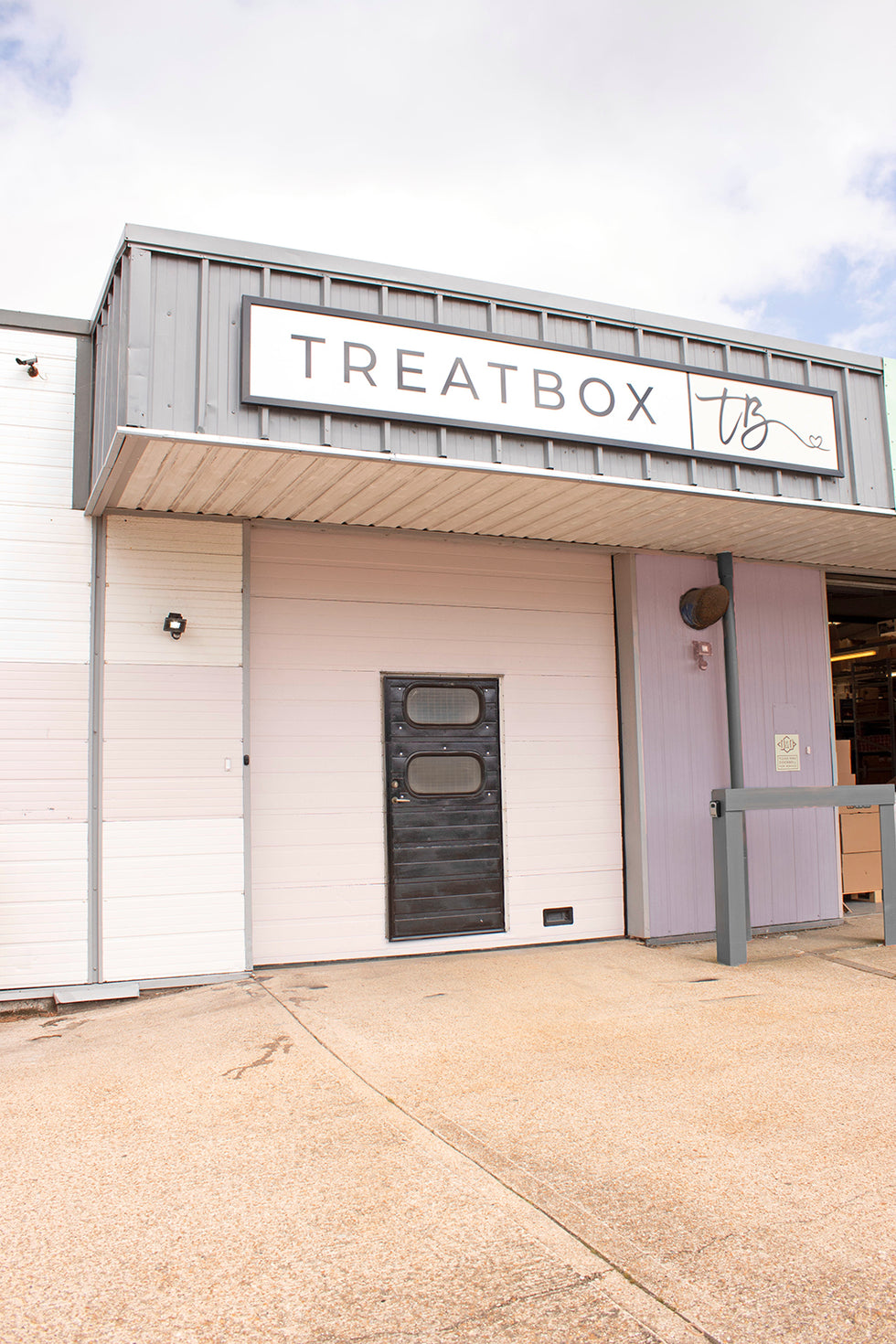 VOXI x TreatBox – TreatBox